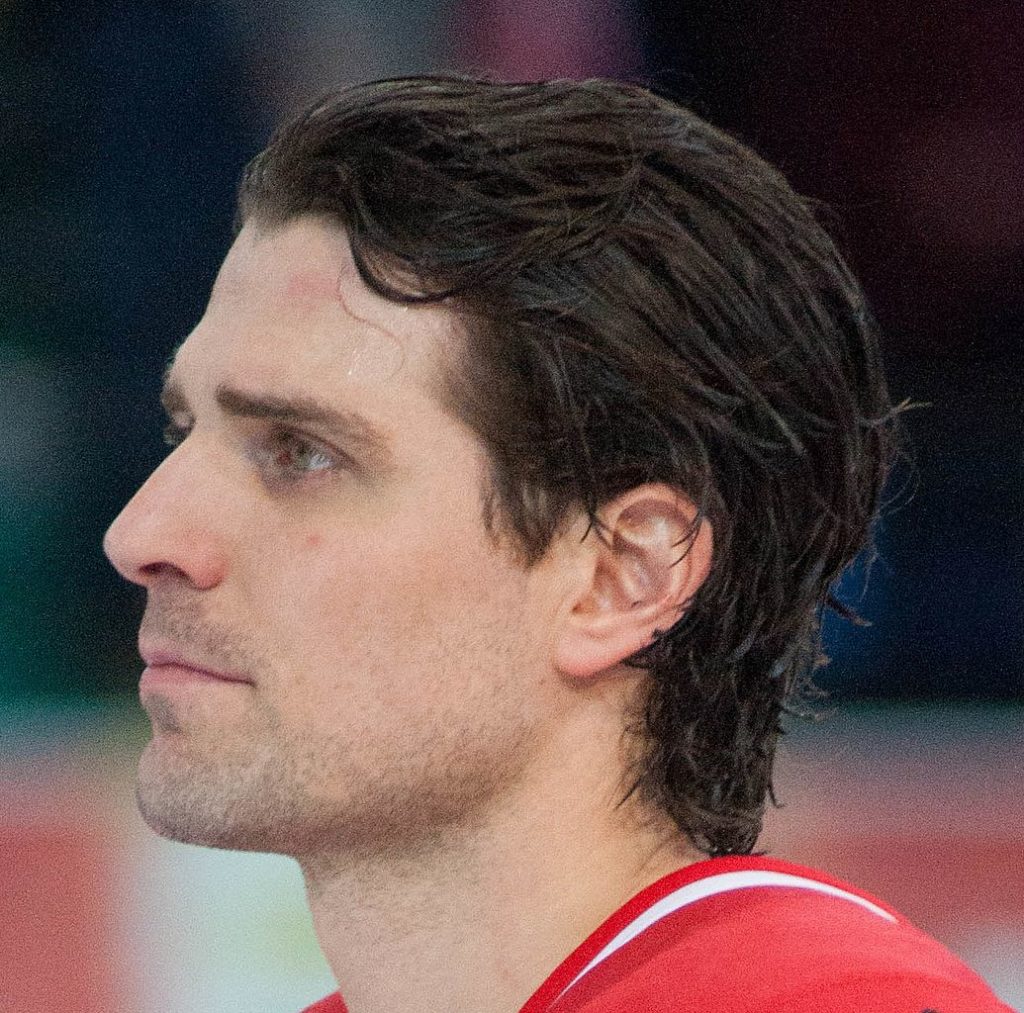 Blackhawks bring back Patrick Sharp - Canadian Sport Scene