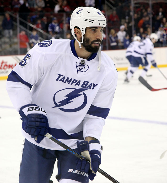 Oilers sign Jason Garrison and Alex Chiasson - Canadian Sport Scene