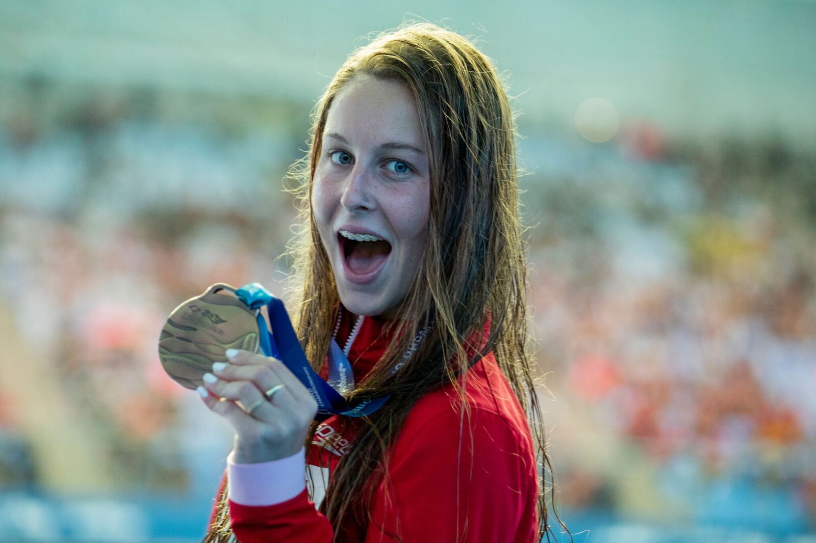 Sydney Pickrem wins gold in women's 200 metre breaststroke at 2019 ...