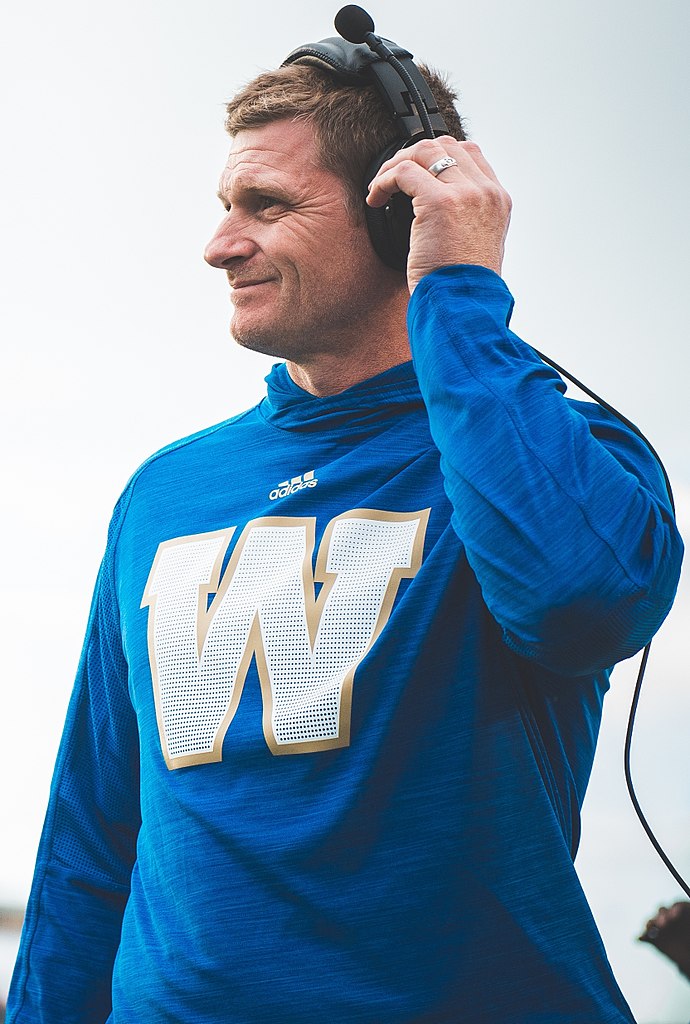 Mike O'Shea and Bo Lokombo honoured at the 2021 CFL Awards - Canadian ...