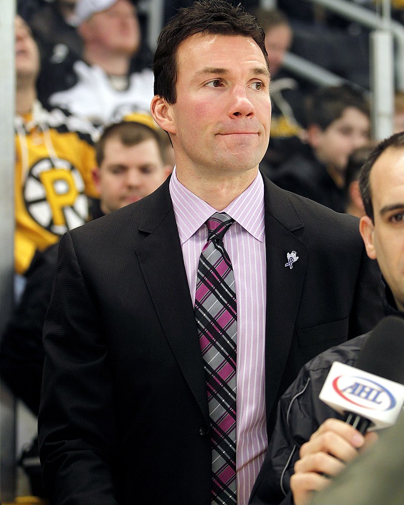 Blackhawks name Luke Richardson head coach