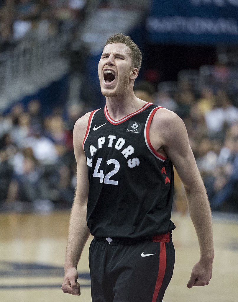 Raptors bring back center Jakob Poeltl