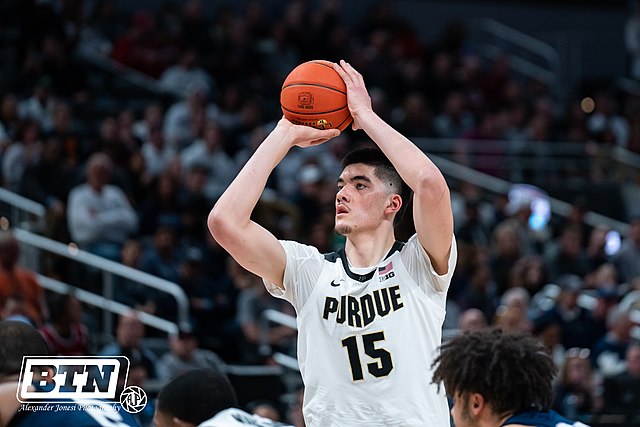 Zach Edey shines heading into Elite Eight at March Madness