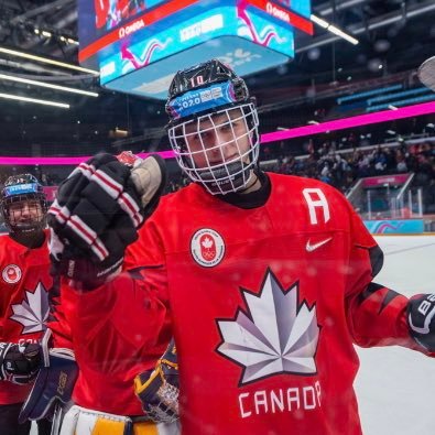 Fantilli becomes 11th Canadian to win the Hobey Baker Award