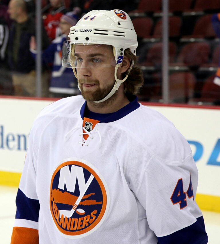 Lightning sign defenseman Calvin de Haan