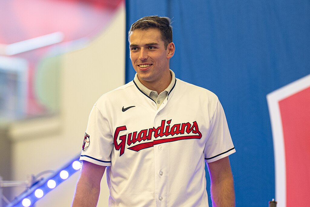 Smith becomes 8th Canadian MLB pitcher to win a playoff game