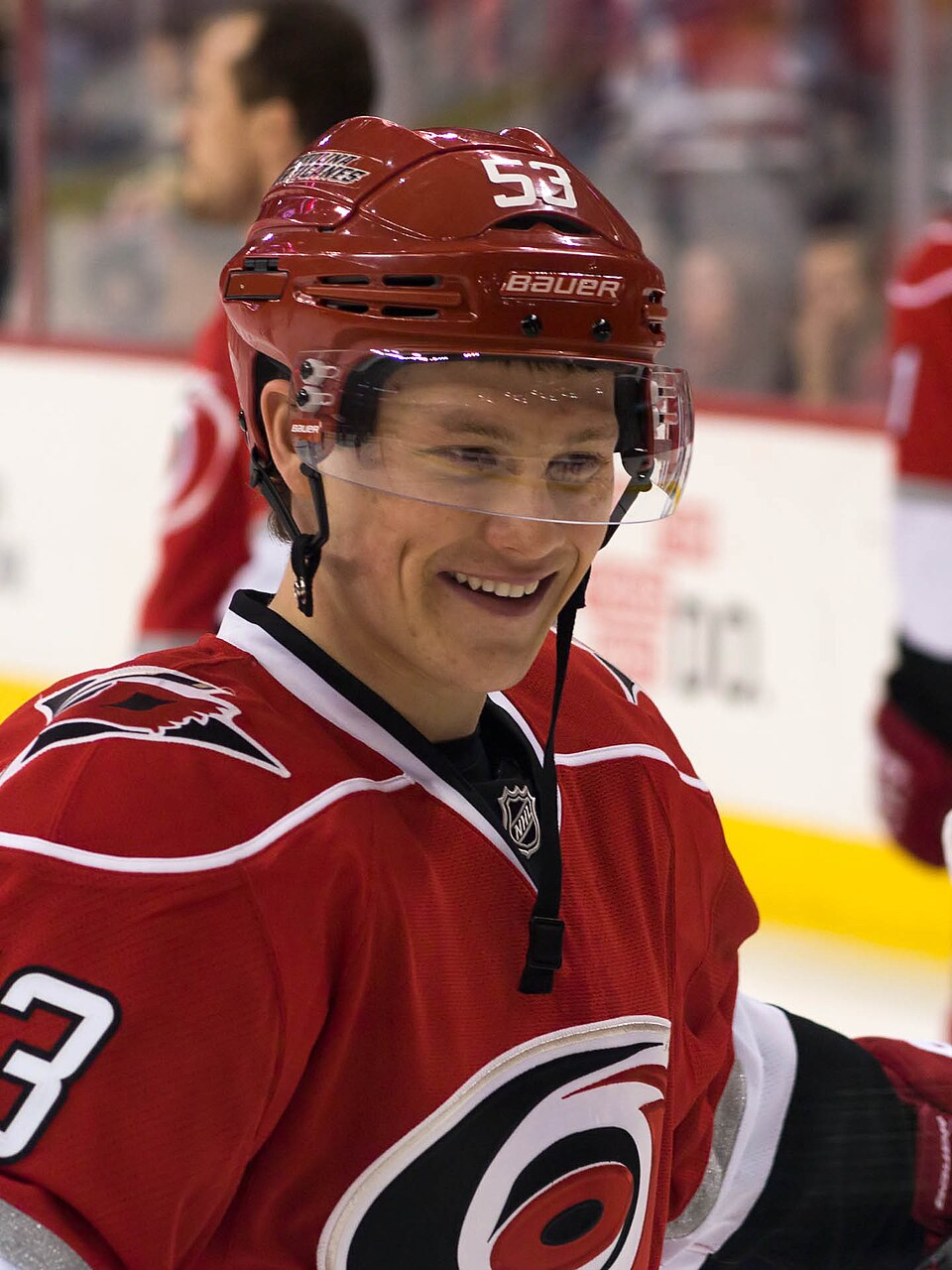 Sharks sign Jeff Skinner